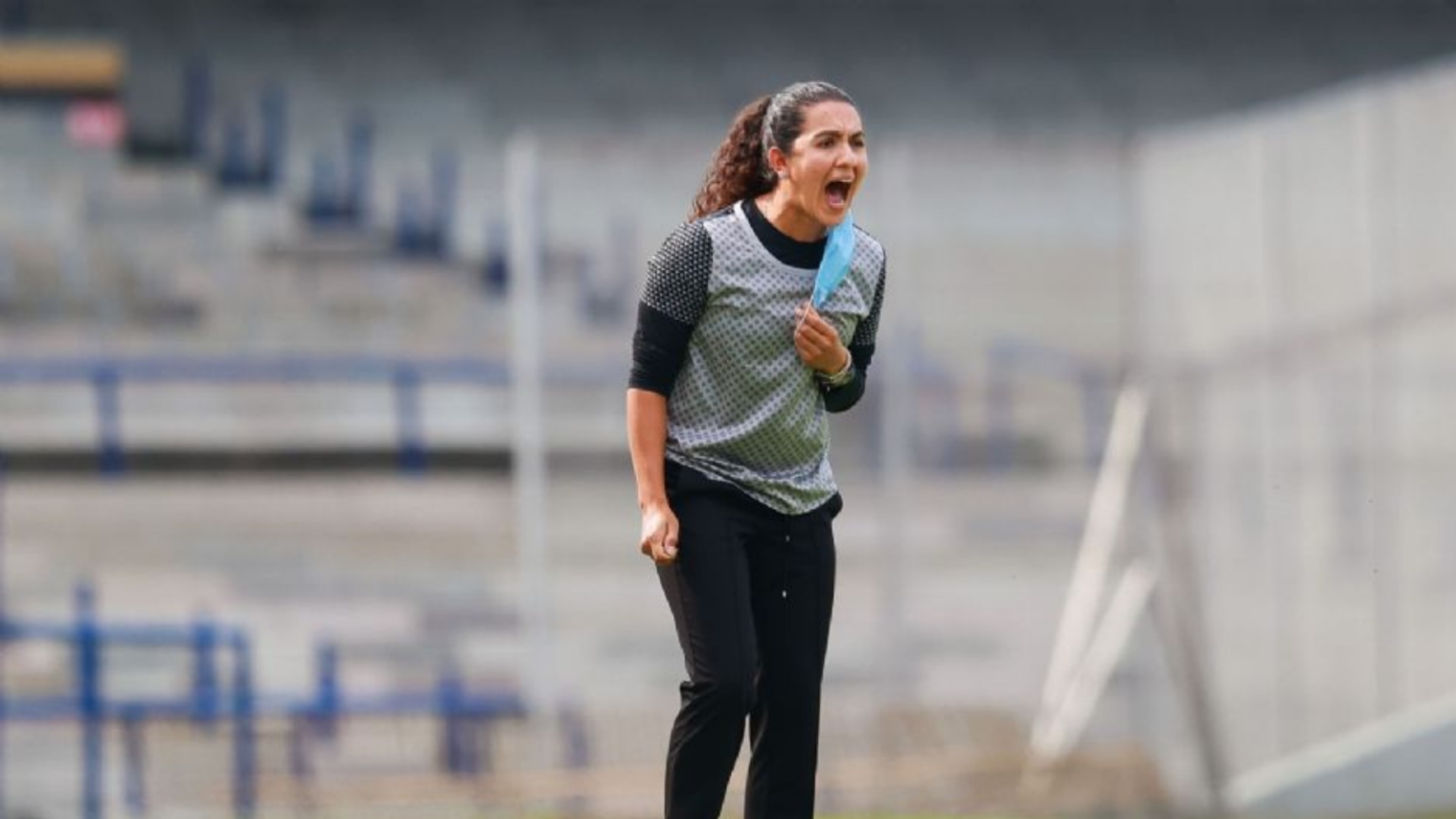 Eva Espejo, la entrenadora de Rayadas y ejemplo de superación - Club ...